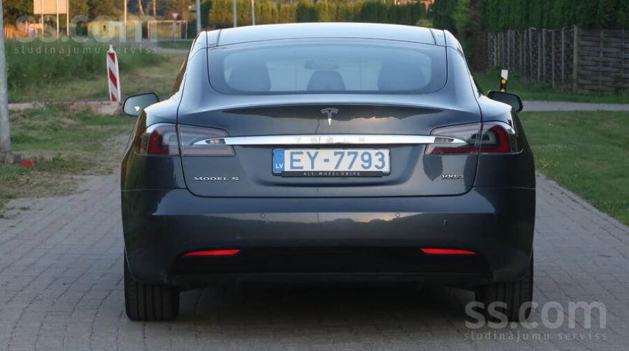 Pelēks Tesla Model S 2017 Rīga, ar dzinēja tilpumu 0.00 L un nobraukumu 172 tūkst. km par 20150 €, foto 7 vietnē AUTOMOTO.COM.LV