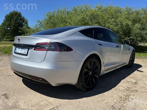 Grey Tesla Model S 2017 in Jelgava, with an engine capacity of 0.00 L and mileage of 260 thousand km for 20300 €, photo 4 on AUTOMOTO.COM.LV
