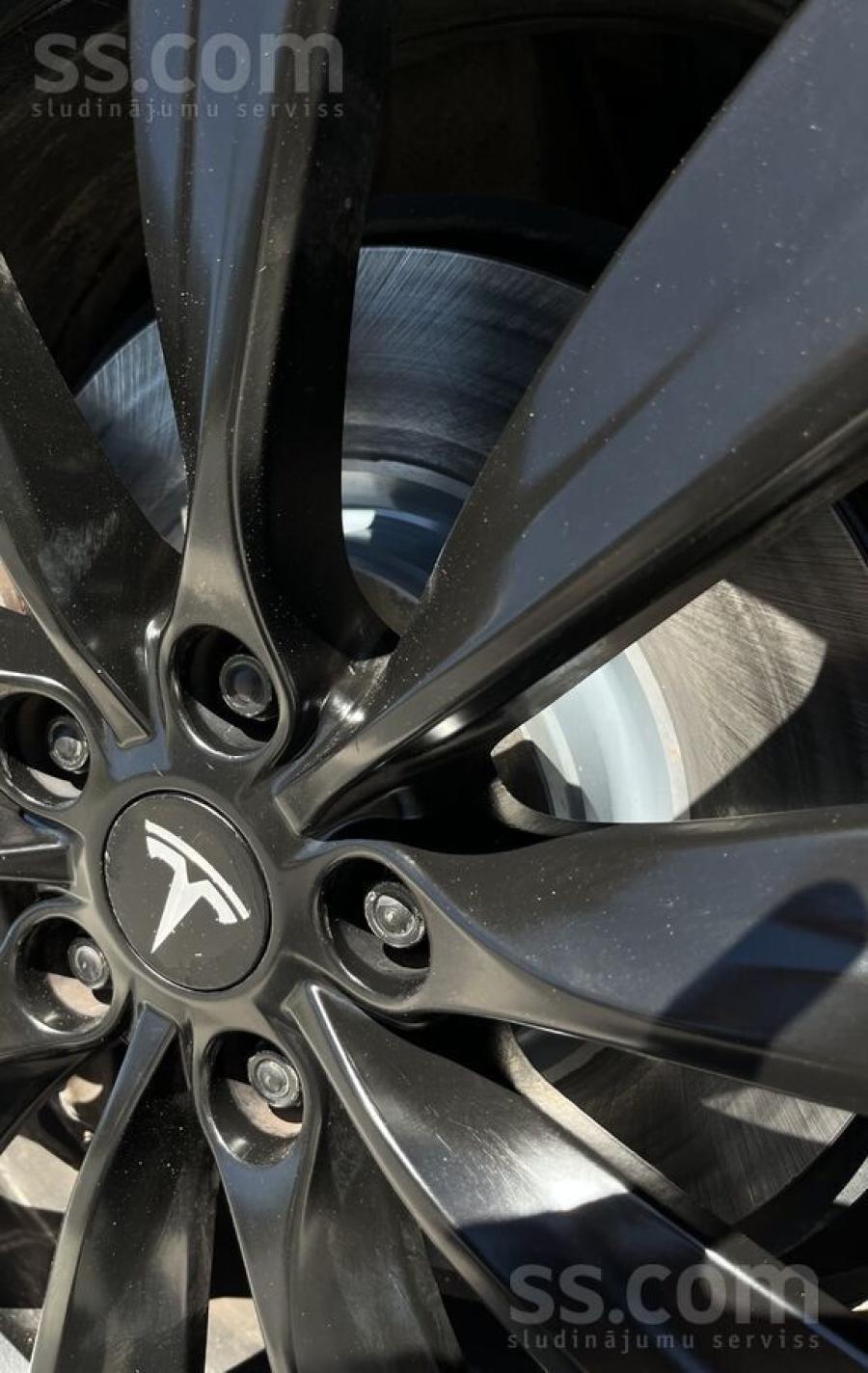 Pelēks Tesla Model S 2017 Jelgava, ar dzinēja tilpumu 0.00 L un nobraukumu 260 tūkst. km par 20300 €, foto 7 vietnē AUTOMOTO.COM.LV
