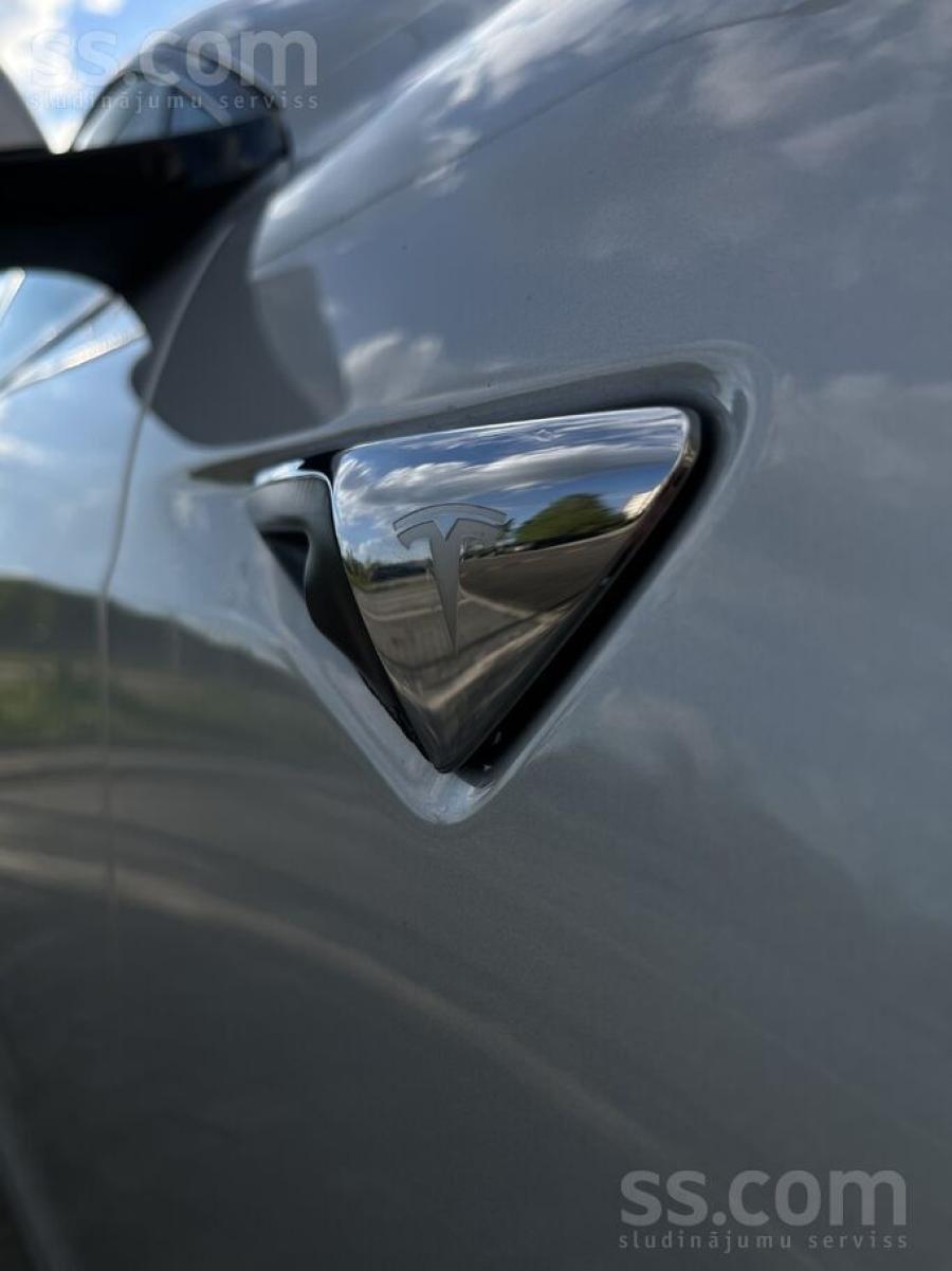 Pelēks Tesla Model S 2017 Jelgava, ar dzinēja tilpumu 0.00 L un nobraukumu 260 tūkst. km par 20300 €, foto 9 vietnē AUTOMOTO.COM.LV