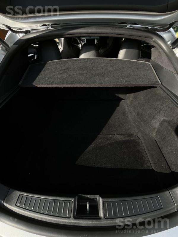 Grey Tesla Model S 2017 in Jelgava, with an engine capacity of 0.00 L and mileage of 260 thousand km for 20300 €, photo 10 on AUTOMOTO.COM.LV