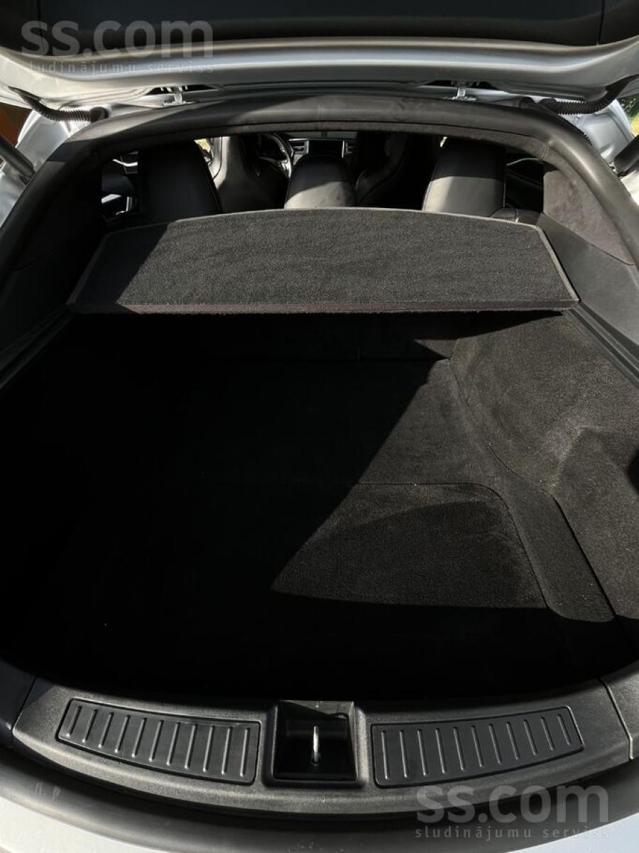 Pelēks Tesla Model S 2017 Jelgava, ar dzinēja tilpumu 0.00 L un nobraukumu 260 tūkst. km par 20300 €, foto 11 vietnē AUTOMOTO.COM.LV