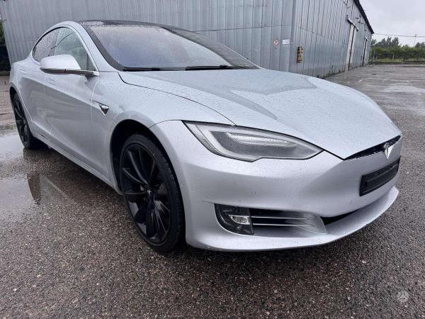 Grey Tesla Model S 2017 in Siauliai, with an engine capacity of 0.00 L and mileage of 260 thousand km for 15150 €, photo 1 on AUTOMOTO.COM.LV