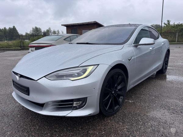 Pelēks Tesla Model S 2017 Šauļi, ar dzinēja tilpumu 0.00 L un nobraukumu 260 tūkst. km par 15150 €, foto 2 vietnē AUTOMOTO.COM.LV