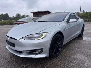 Grey Tesla Model S 2017 in Siauliai, with an engine capacity of 0.00 L and mileage of 260 thousand km for 15150 €, photo 3 on AUTOMOTO.COM.LV