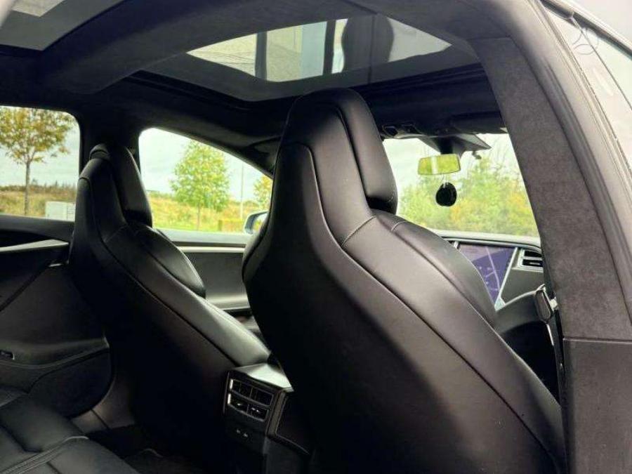 Grey Tesla Model S 2017 in Siauliai, with an engine capacity of 0.00 L and mileage of 260 thousand km for 15150 €, photo 9 on AUTOMOTO.COM.LV
