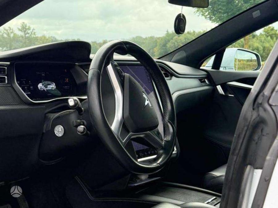 Grey Tesla Model S 2017 in Siauliai, with an engine capacity of 0.00 L and mileage of 260 thousand km for 15150 €, photo 10 on AUTOMOTO.COM.LV