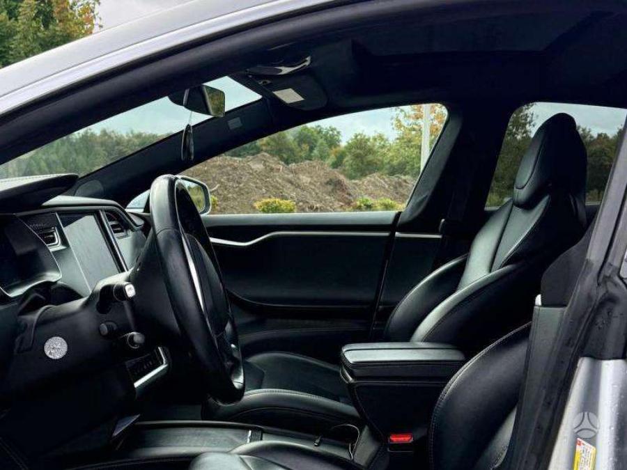 Grey Tesla Model S 2017 in Siauliai, with an engine capacity of 0.00 L and mileage of 260 thousand km for 15150 €, photo 11 on AUTOMOTO.COM.LV