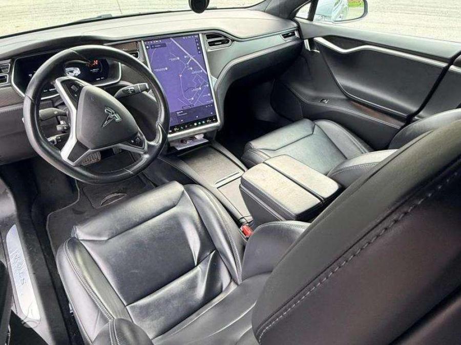 Grey Tesla Model S 2017 in Siauliai, with an engine capacity of 0.00 L and mileage of 260 thousand km for 15150 €, photo 13 on AUTOMOTO.COM.LV