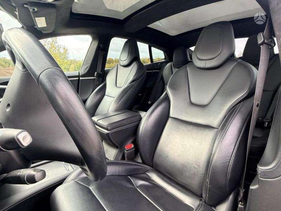 Grey Tesla Model S 2017 in Siauliai, with an engine capacity of 0.00 L and mileage of 260 thousand km for 15150 €, photo 14 on AUTOMOTO.COM.LV