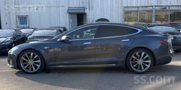Pelēks Tesla Model S 2017 Rīga, ar dzinēja tilpumu 0.00 L un nobraukumu 239 tūkst. km par 18777 €, foto 2 vietnē AUTOMOTO.COM.LV
