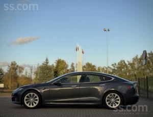 Pelēks Tesla Model S 2017 Jelgava, ar dzinēja tilpumu 0.00 L un nobraukumu 0 tūkst. km par 18900 €, foto 8 vietnē AUTOMOTO.COM.LV