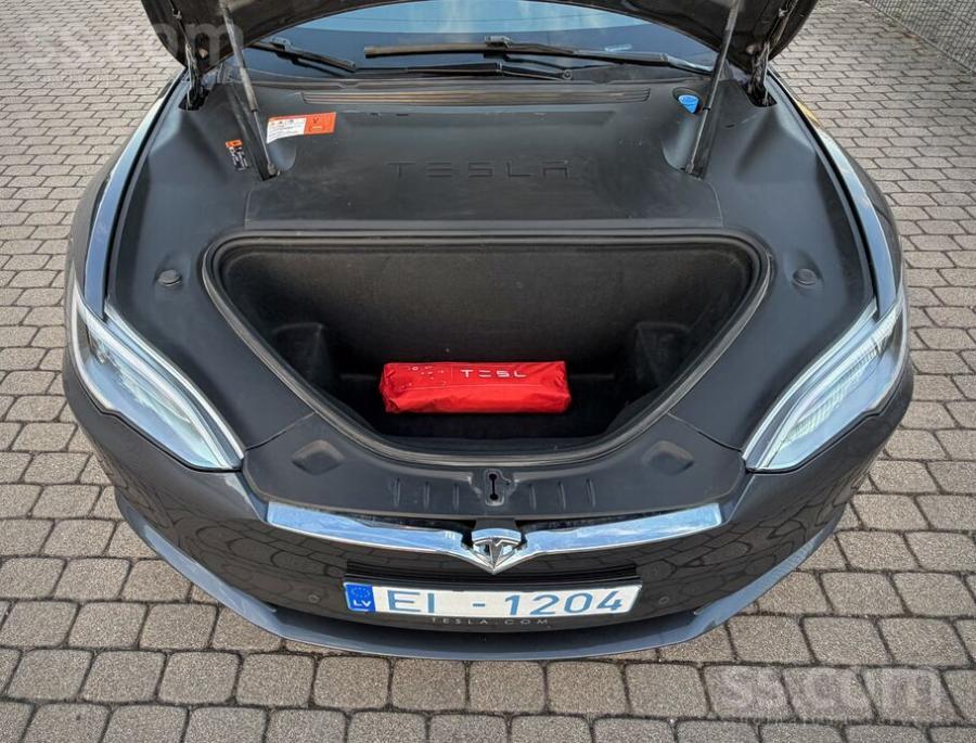 Pelēks Tesla Model S 2017 Jelgava, ar dzinēja tilpumu 0.00 L un nobraukumu 0 tūkst. km par 18900 €, foto 19 vietnē AUTOMOTO.COM.LV