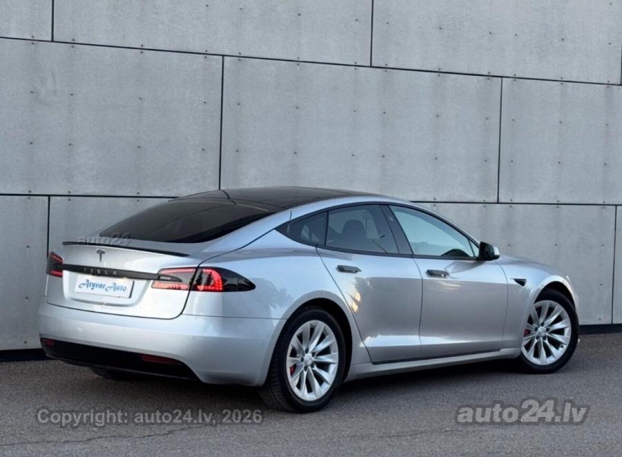 Grey Tesla Model S 2018 in Tartu, with an engine capacity of 0.00 L and mileage of 173 thousand km for 27000 €, photo 5 on AUTOMOTO.COM.LV
