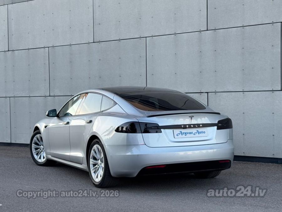 Grey Tesla Model S 2018 in Tartu, with an engine capacity of 0.00 L and mileage of 173 thousand km for 27000 €, photo 6 on AUTOMOTO.COM.LV