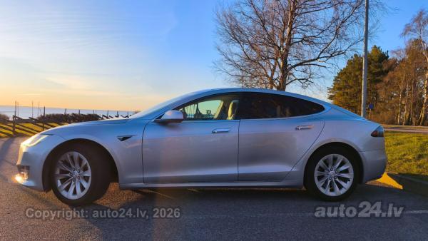 Pelēks Tesla Model S 2018 Tallina, ar dzinēja tilpumu 0.00 L un nobraukumu 151 tūkst. km par 25990 €, foto 3 vietnē AUTOMOTO.COM.LV