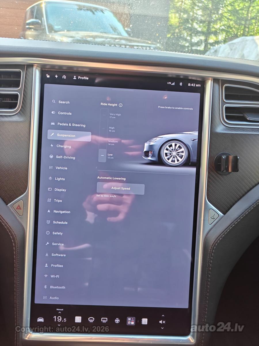 Grey Tesla Model S 2018 in Tallinn, with an engine capacity of 0.00 L and mileage of 190 thousand km for 23490 €, photo 18 on AUTOMOTO.COM.LV