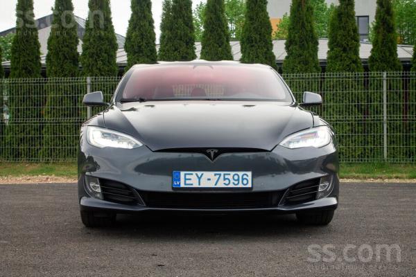 Pelēks Tesla Model S 2018 Jelgava, ar dzinēja tilpumu 0.00 L un nobraukumu 108 tūkst. km par 23000 €, foto 1 vietnē AUTOMOTO.COM.LV