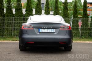 Pelēks Tesla Model S 2018 Jelgava, ar dzinēja tilpumu 0.00 L un nobraukumu 108 tūkst. km par 23000 €, foto 5 vietnē AUTOMOTO.COM.LV
