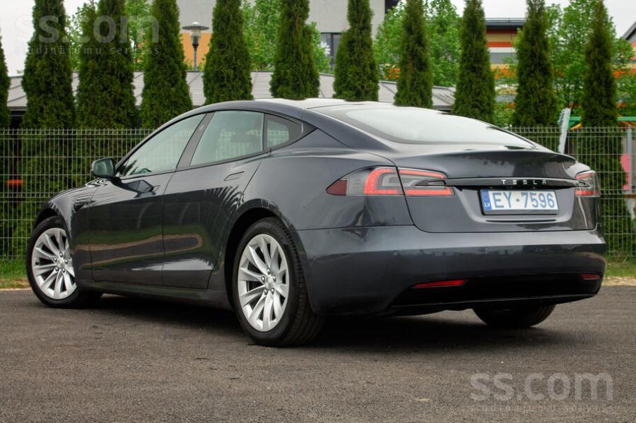 Pelēks Tesla Model S 2018 Jelgava, ar dzinēja tilpumu 0.00 L un nobraukumu 108 tūkst. km par 23000 €, foto 6 vietnē AUTOMOTO.COM.LV