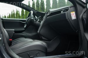 Pelēks Tesla Model S 2018 Jelgava, ar dzinēja tilpumu 0.00 L un nobraukumu 108 tūkst. km par 23000 €, foto 8 vietnē AUTOMOTO.COM.LV