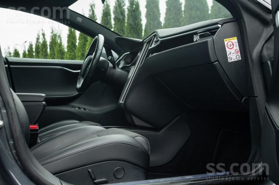 Pelēks Tesla Model S 2018 Jelgava, ar dzinēja tilpumu 0.00 L un nobraukumu 108 tūkst. km par 23000 €, foto 8 vietnē AUTOMOTO.COM.LV
