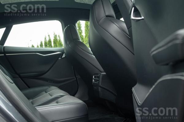 Pelēks Tesla Model S 2018 Jelgava, ar dzinēja tilpumu 0.00 L un nobraukumu 108 tūkst. km par 23000 €, foto 8 vietnē AUTOMOTO.COM.LV