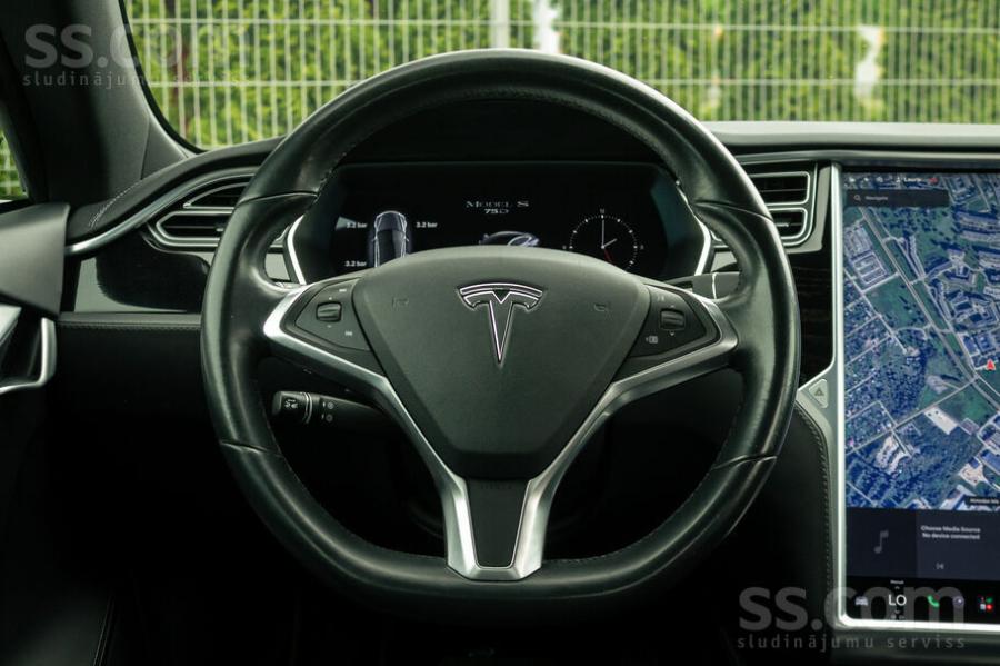 Pelēks Tesla Model S 2018 Jelgava, ar dzinēja tilpumu 0.00 L un nobraukumu 108 tūkst. km par 23000 €, foto 12 vietnē AUTOMOTO.COM.LV