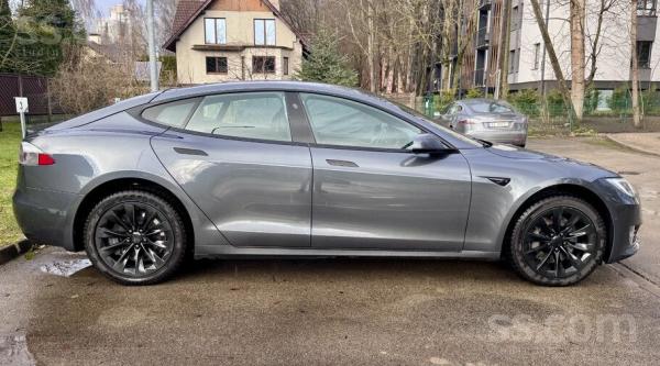 Pelēks Tesla Model S 2018 Rīga, ar dzinēja tilpumu 0.00 L un nobraukumu 265 tūkst. km par 16777 €, foto 2 vietnē AUTOMOTO.COM.LV