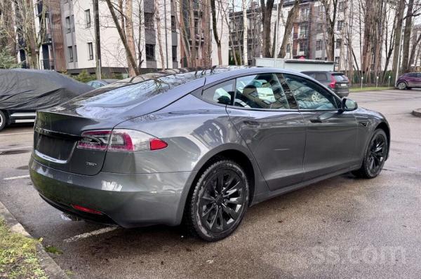 Pelēks Tesla Model S 2018 Rīga, ar dzinēja tilpumu 0.00 L un nobraukumu 265 tūkst. km par 16777 €, foto 3 vietnē AUTOMOTO.COM.LV