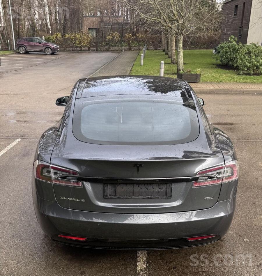 Pelēks Tesla Model S 2018 Rīga, ar dzinēja tilpumu 0.00 L un nobraukumu 265 tūkst. km par 16777 €, foto 5 vietnē AUTOMOTO.COM.LV