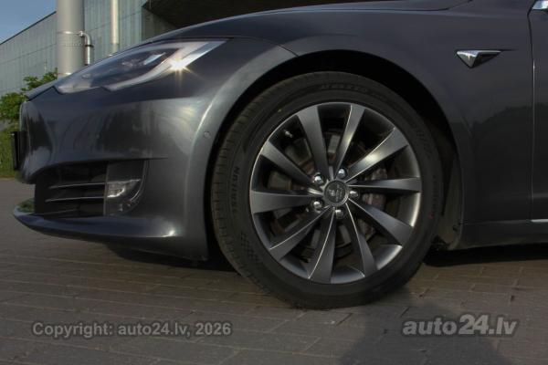 Pelēks Tesla Model S 2018 Tallina, ar dzinēja tilpumu 0.00 L un nobraukumu 176 tūkst. km par 22000 €, foto 5 vietnē AUTOMOTO.COM.LV