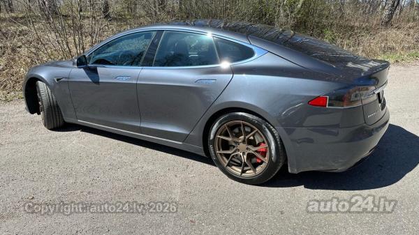 Grey Tesla Model S 2018 in Tallinn, with an engine capacity of 0.00 L and mileage of 220 thousand km for 21500 €, photo 7 on AUTOMOTO.COM.LV