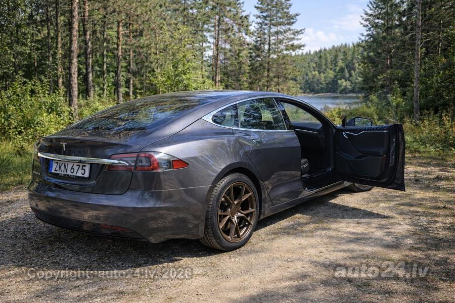 Grey Tesla Model S 2018 in Tallinn, with an engine capacity of 0.00 L and mileage of 220 thousand km for 21500 €, photo 15 on AUTOMOTO.COM.LV