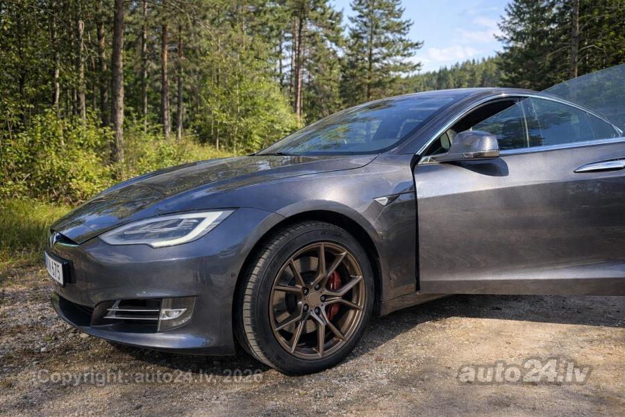 Grey Tesla Model S 2018 in Tallinn, with an engine capacity of 0.00 L and mileage of 220 thousand km for 21500 €, photo 17 on AUTOMOTO.COM.LV