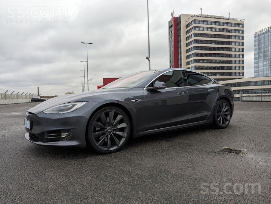 Grey Tesla Model S 2018 in Riga, with an engine capacity of 0.00 L and mileage of 196 thousand km for 17900 €, photo 1 on AUTOMOTO.COM.LV