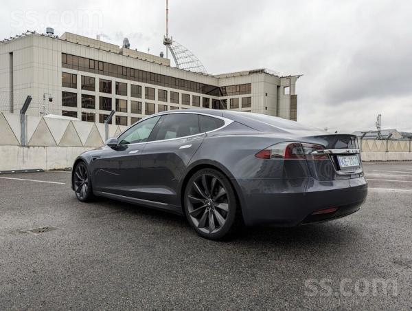 Pelēks Tesla Model S 2018 Rīga, ar dzinēja tilpumu 0.00 L un nobraukumu 196 tūkst. km par 17900 €, foto 2 vietnē AUTOMOTO.COM.LV
