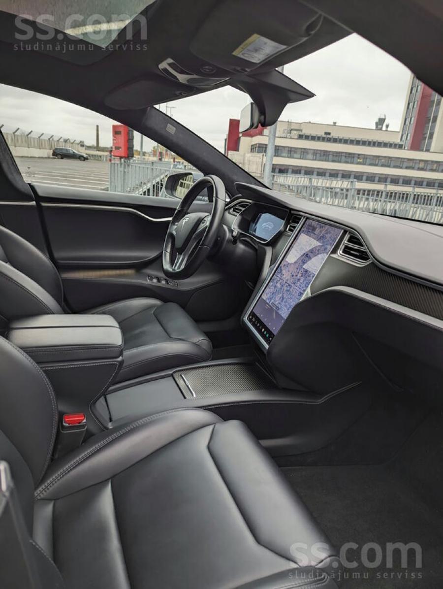 Grey Tesla Model S 2018 in Riga, with an engine capacity of 0.00 L and mileage of 196 thousand km for 17900 €, photo 6 on AUTOMOTO.COM.LV
