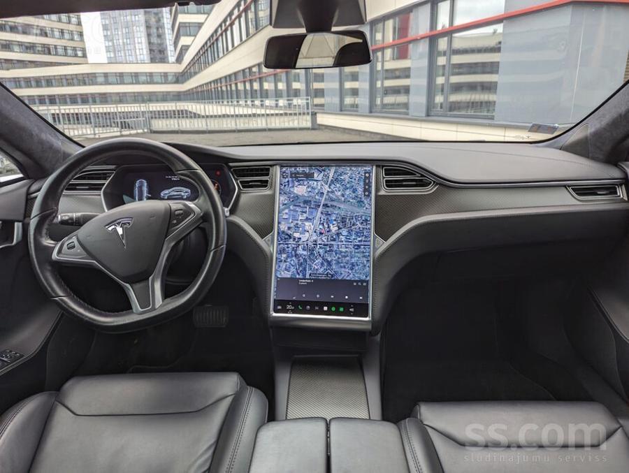 Grey Tesla Model S 2018 in Riga, with an engine capacity of 0.00 L and mileage of 196 thousand km for 17900 €, photo 8 on AUTOMOTO.COM.LV
