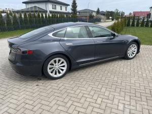 Grey Tesla Model S 2018 in Riga, with an engine capacity of 0.00 L and mileage of 170 thousand km for 19500 €, photo 4 on AUTOMOTO.COM.LV