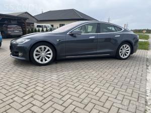 Grey Tesla Model S 2018 in Riga, with an engine capacity of 0.00 L and mileage of 170 thousand km for 19500 €, photo 6 on AUTOMOTO.COM.LV