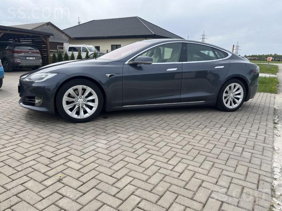 Grey Tesla Model S 2018 in Riga, with an engine capacity of 0.00 L and mileage of 170 thousand km for 19500 €, photo 6 on AUTOMOTO.COM.LV