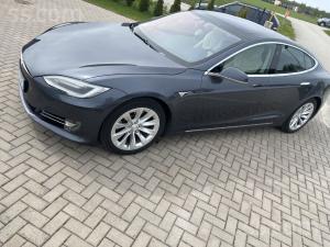 Grey Tesla Model S 2018 in Riga, with an engine capacity of 0.00 L and mileage of 170 thousand km for 19500 €, photo 7 on AUTOMOTO.COM.LV