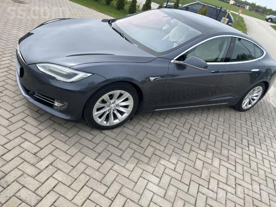 Grey Tesla Model S 2018 in Riga, with an engine capacity of 0.00 L and mileage of 170 thousand km for 19500 €, photo 7 on AUTOMOTO.COM.LV