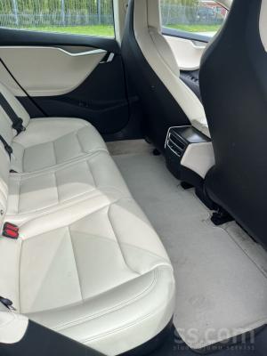 Grey Tesla Model S 2018 in Riga, with an engine capacity of 0.00 L and mileage of 170 thousand km for 19500 €, photo 10 on AUTOMOTO.COM.LV