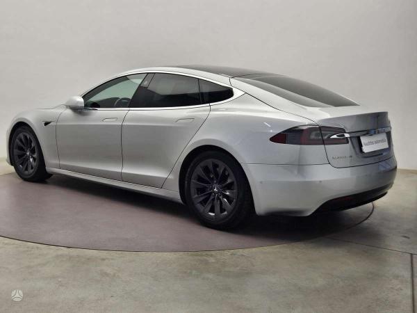 Pelēks Tesla Model S 2018 Panevēža, ar dzinēja tilpumu 0.00 L un nobraukumu 209 tūkst. km par 18990 €, foto 6 vietnē AUTOMOTO.COM.LV