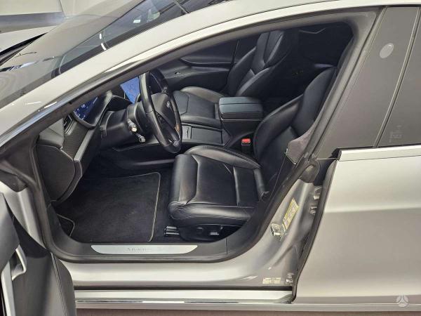 Pelēks Tesla Model S 2018 Panevēža, ar dzinēja tilpumu 0.00 L un nobraukumu 209 tūkst. km par 18990 €, foto 9 vietnē AUTOMOTO.COM.LV
