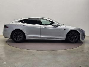 Grey Tesla Model S 2018 in Panevezys, with an engine capacity of 0.00 L and mileage of 209 thousand km for 18990 €, photo 5 on AUTOMOTO.COM.LV
