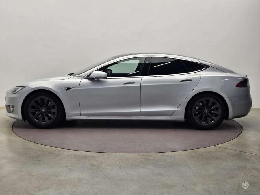 Grey Tesla Model S 2018 in Panevezys, with an engine capacity of 0.00 L and mileage of 209 thousand km for 18990 €, photo 6 on AUTOMOTO.COM.LV