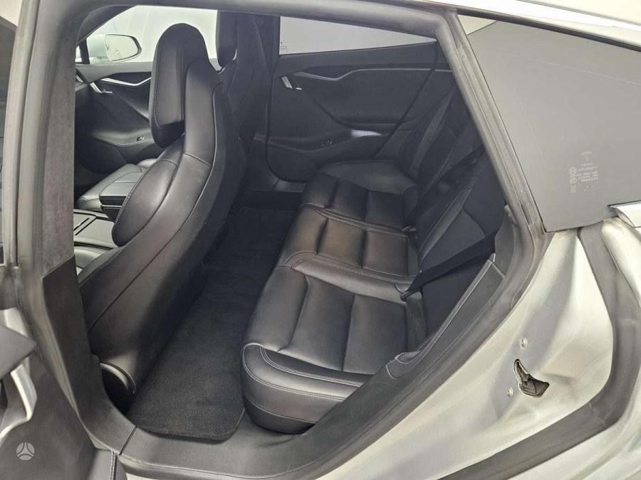 Grey Tesla Model S 2018 in Panevezys, with an engine capacity of 0.00 L and mileage of 209 thousand km for 18990 €, photo 15 on AUTOMOTO.COM.LV